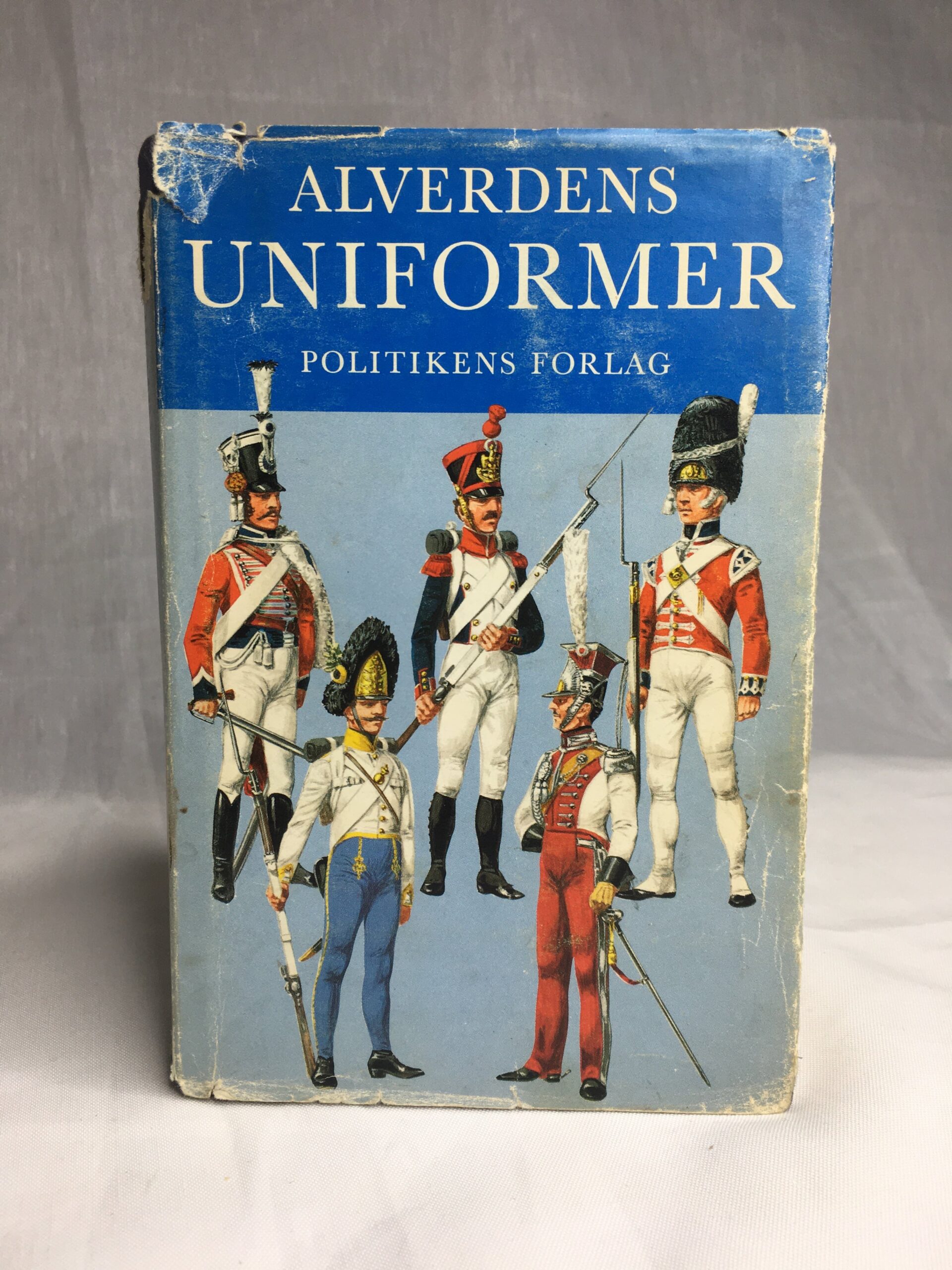 Preben Kannik: Alverdens uniformer - Bogmanden Preben Kannik: Alverdens uniformer - Bogmanden